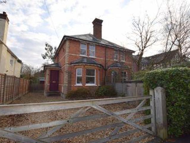 3 Bedrooms Semi detached house for sale in Kent Road, Fleet GU51