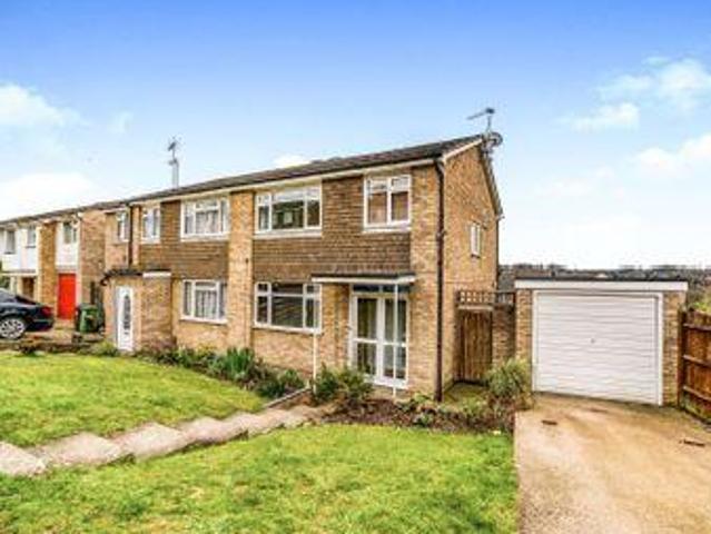 3 Bedrooms Semi detached house for sale in Kestrel Close, Downley HP13