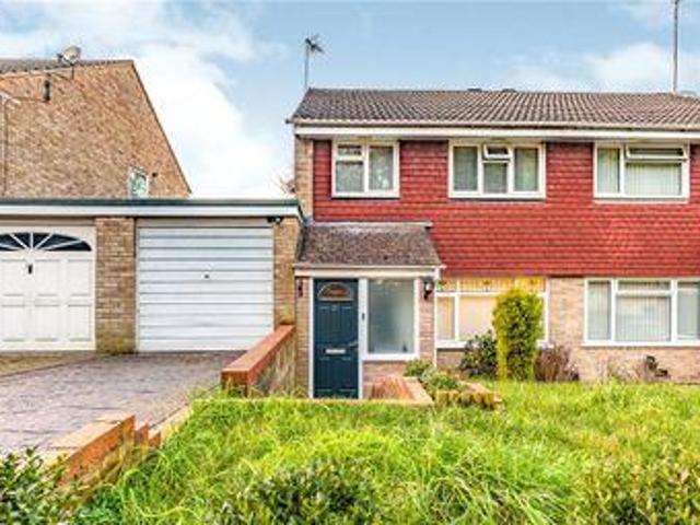 3 Bedrooms Semi detached house for sale in Kingfisher Gardens, South Croydon, Surrey CR2