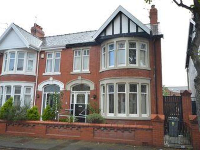 3 Bedrooms Semi detached house for sale in Kingsway, Blackpool FY4