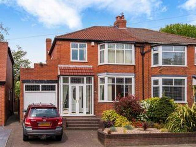 3 Bedrooms Semi detached house for sale in Kingsway, Worsley, Manchester M28