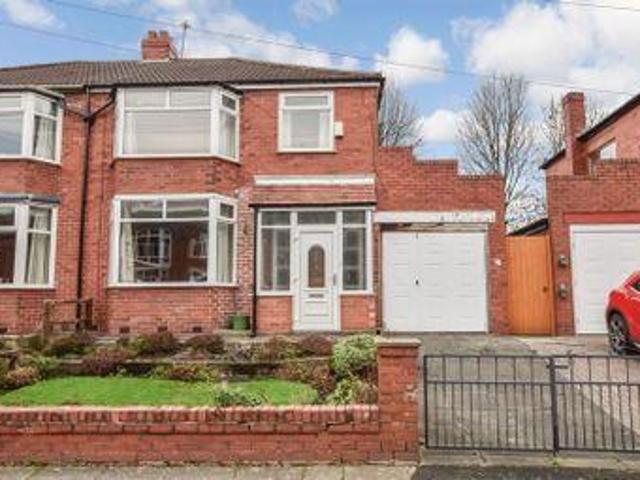3 Bedrooms Semi detached house for sale in Kingsway, Worsley, Manchester M28