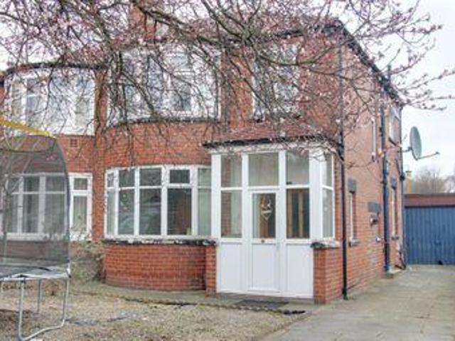 3 Bedrooms Semi detached house for sale in Kingswood Grove, Moortown, Leeds LS8