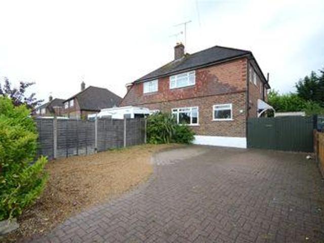 3 Bedrooms Semi detached house for sale in Kings Avenue, Tongham, Farnham GU10