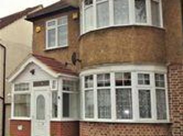 3 Bedrooms Semi detached house for sale in Kingshill Drive, Harrow HA3