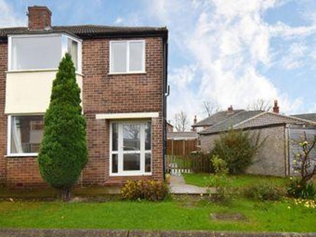 3 Bedrooms Semi detached house for sale in Kingsley Close, Crofton, Wakefield WF4