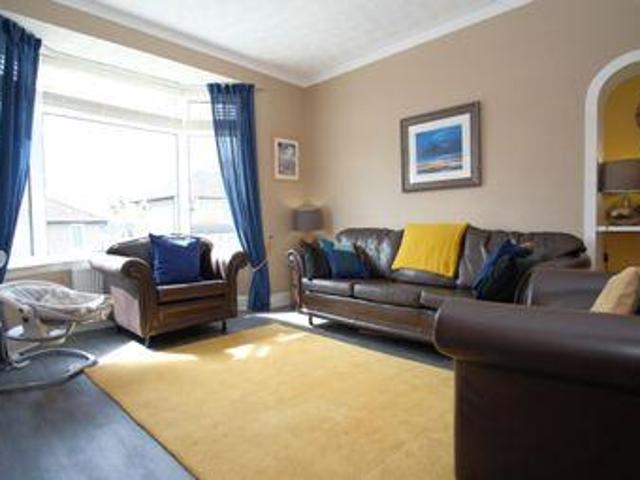 3 Bedrooms Semi detached house for sale in Kingussie Drive, Kingspark, Glasgow G44