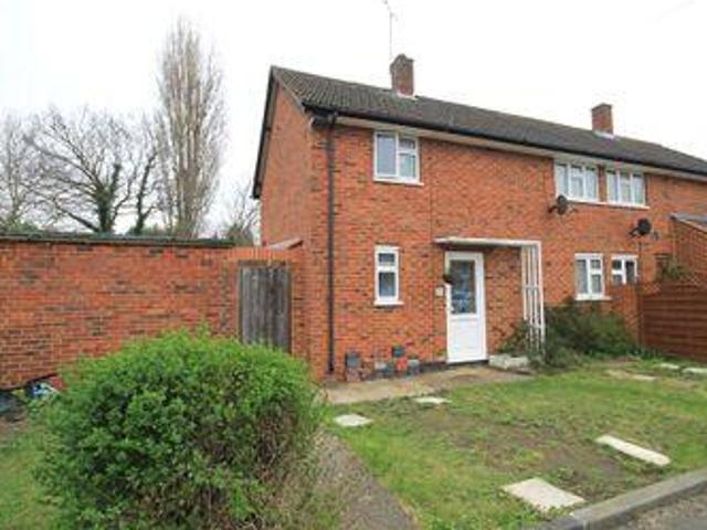 3 Bedrooms Semi detached house for sale in Howards Close, Woking, Surrey GU22
