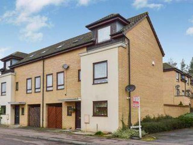 3 Bedrooms Semi detached house for sale in Howitt Drive, Bradville, Milton Keynes, Buckinghamshire MK13