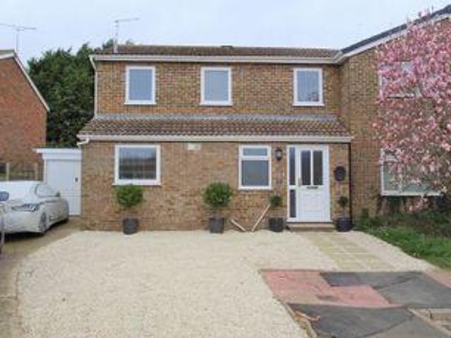 3 Bedrooms Semi detached house for sale in Hobart Close, Worthing BN13