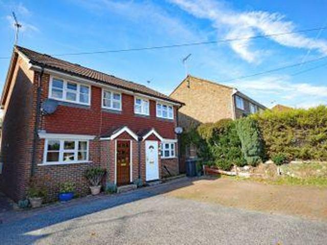 3 Bedrooms Semi detached house for sale in Hogmoor Road, Whitehill, Bordon GU35