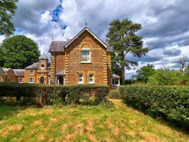 3 Bedrooms Semi detached house for sale in Hogs Back, Guildford GU3