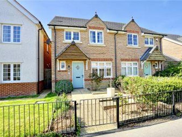 3 Bedrooms Semi detached house for sale in Hogsden Leys, St. Neots, Cambridgeshire PE19