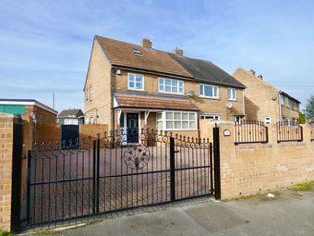 3 Bedrooms Semi detached house for sale in Holgate, Wombwell, Barnsley S73