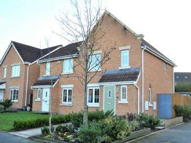 3 Bedrooms Semi detached house for sale in Holmecroft Chase, Westhoughton, Bolton BL5