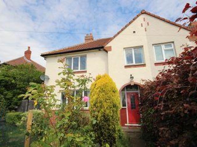 3 Bedrooms Semi detached house for sale in Holmsley Field Lane, Oulton, Leeds LS26