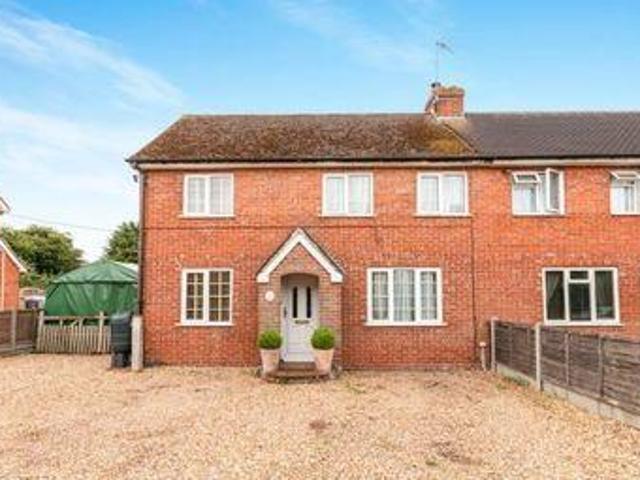 3 Bedrooms Semi detached house for sale in Hook, Hampshire RG27