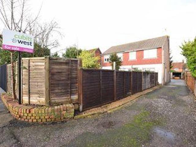 3 Bedrooms Semi detached house for sale in Horley Row, Horley, Surrey RH6