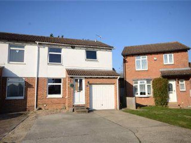 3 Bedrooms Semi detached house for sale in Hatfield Court, Calcot, Reading RG31