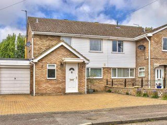 3 Bedrooms Semi detached house for sale in Hathaway Close, Eaton Socon, St Neots, Cambridgeshire PE19