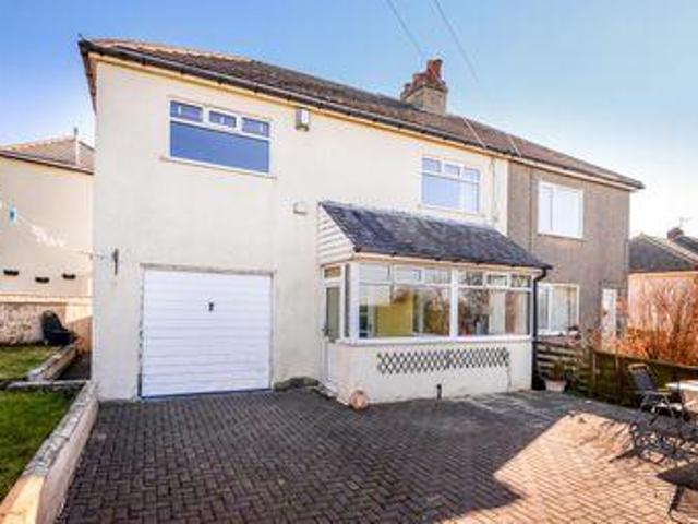 3 Bedrooms Semi detached house for sale in Haw Lane, Yeadon, Leeds LS19