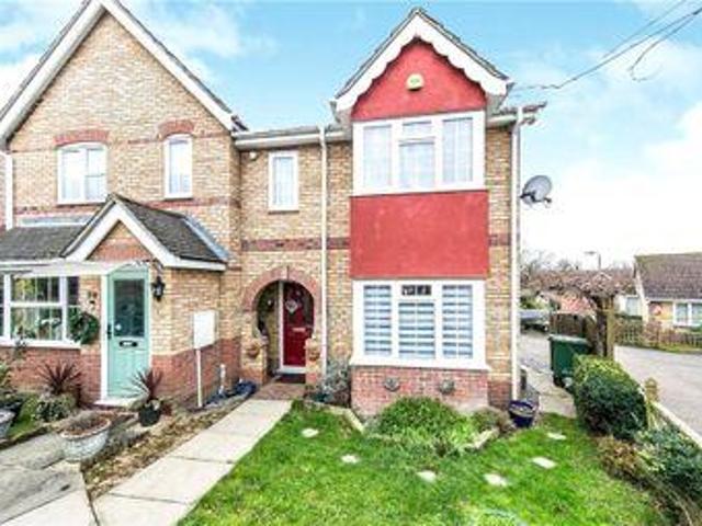 3 Bedrooms Semi detached house for sale in Hawthorn Close, Halstead CO9