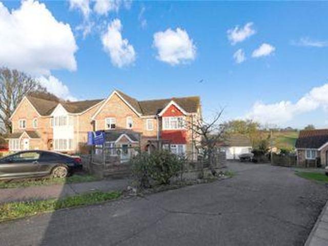 3 Bedrooms Semi detached house for sale in Hawthorn Close, Halstead CO9