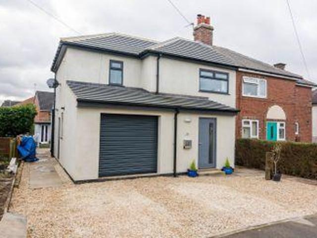 3 Bedrooms Semi detached house for sale in Hawthorn Avenue, Yeadon, Leeds LS19