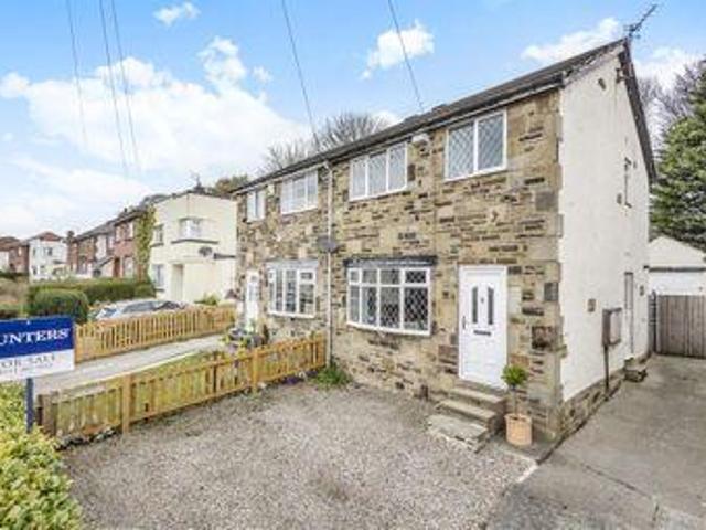 3 Bedrooms Semi detached house for sale in Hawthorn Drive, Yeadon, Leeds LS19