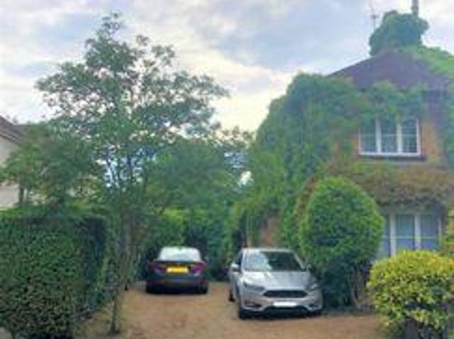 3 Bedrooms Semi detached house for sale in Hayes End Road, Hayes UB4