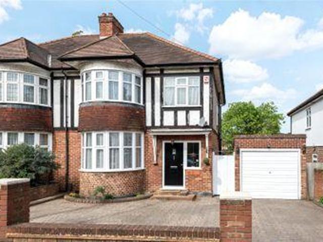 3 Bedrooms Semi detached house for sale in Hayes Lane, Bromley BR2