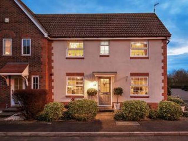 3 Bedrooms Semi detached house for sale in Hazel Close, Thorrington CO7
