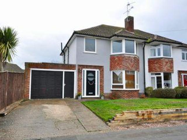 3 Bedrooms Semi detached house for sale in Haddon Drive, Woodley, Reading RG5