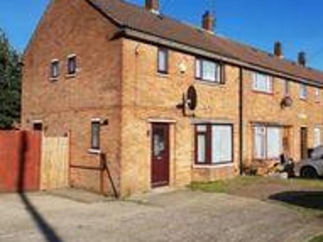 3 Bedrooms Semi detached house for sale in Hallwicks Road, Luton, Bedfordshire LU2