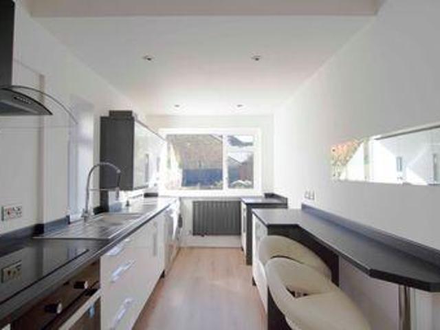 3 Bedrooms Semi detached house for sale in Hampermill Lane, Watford WD19