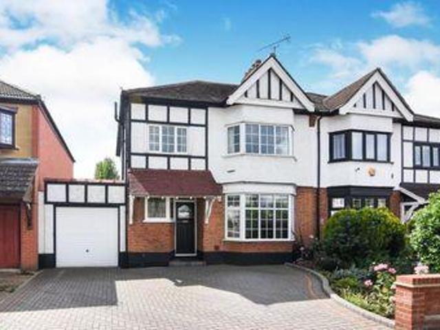 3 Bedrooms Semi detached house for sale in Harold Wood, Havering, United Kingdom RM3