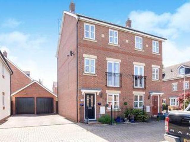 3 Bedrooms Semi detached house for sale in Hartley Gardens, Gloucester, Gloucestershire, England GL4