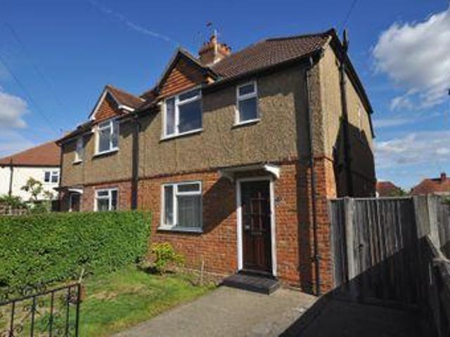 3 Bedrooms Semi detached house for sale in Harts Gardens, Guildford GU2