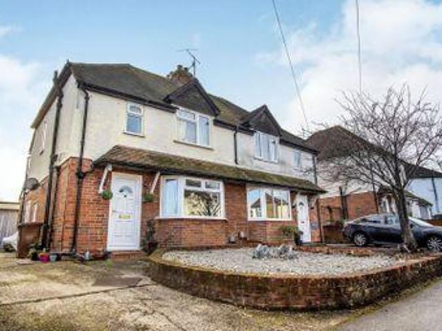 3 Bedrooms Semi detached house for sale in Harts Gardens, Guildford GU2