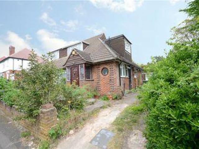 3 Bedrooms Semi detached house for sale in Harts Leap Close, Little Sandhurst, Berkshire GU47