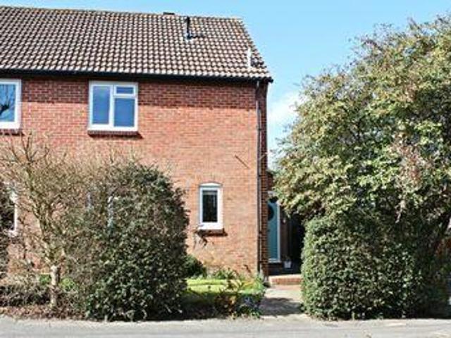 3 Bedrooms Semi detached house for sale in Harvest Way, Lychpit, Basingstoke RG24
