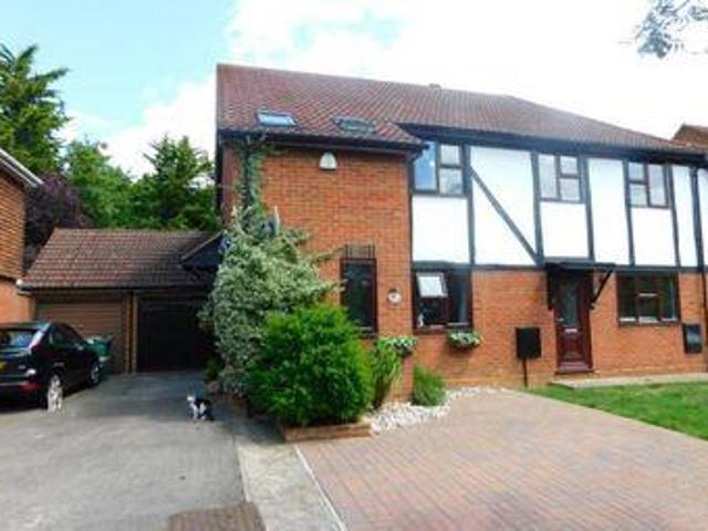 3 Bedrooms Semi detached house for sale in Harvesters Way, Weavering, Maidstone, Kent ME14