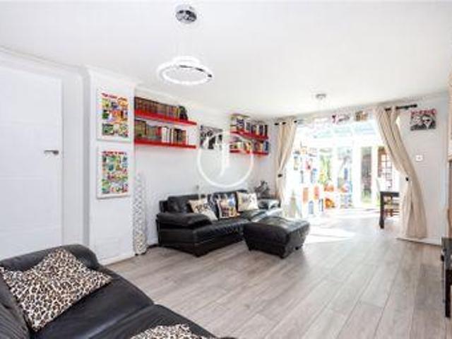 3 Bedrooms Semi detached house for sale in Heton Gardens, London NW4