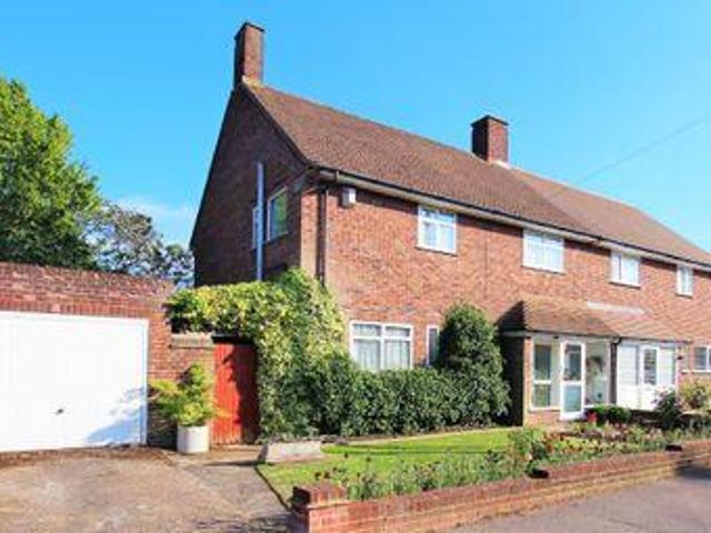 3 Bedrooms Semi detached house for sale in Hever Croft, London SE9