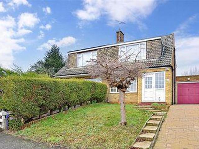 3 Bedrooms Semi detached house for sale in Hever Croft, Rochester, Kent ME2
