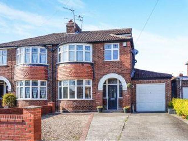 3 Bedrooms Semi detached house for sale in Heworth Hall Drive, York YO31