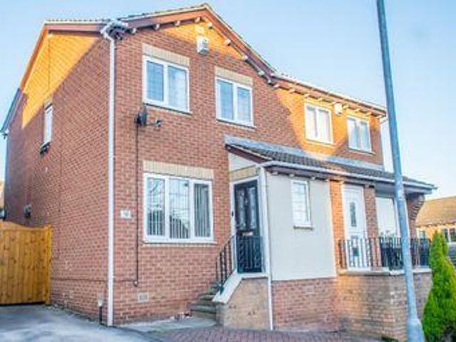 3 Bedrooms Semi detached house for sale in Heatherdale Road, Tingley WF3