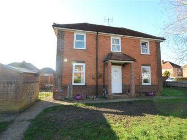 3 Bedrooms Semi detached house for sale in Helston Gardens, Reading, Berkshire RG2