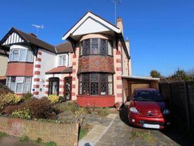 3 Bedrooms Semi detached house for sale in Henry Drive, Leigh On Sea, Essex SS9