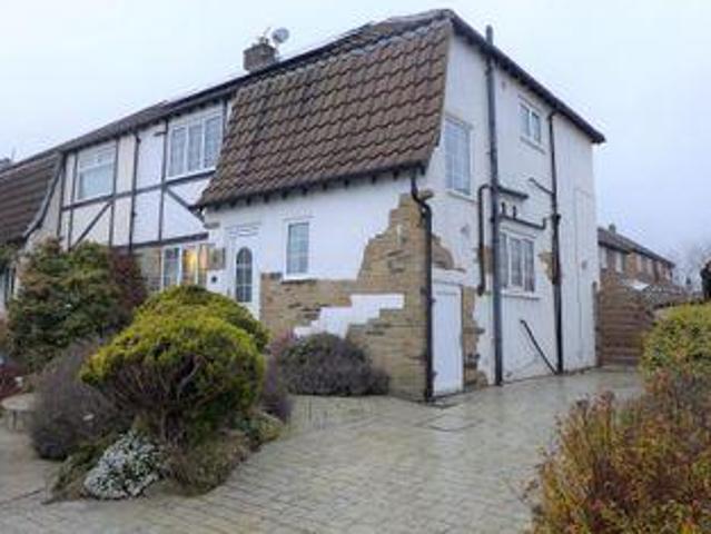 3 Bedrooms Semi detached house for sale in Henry Ralph Avenue, West Yorkshire HD4